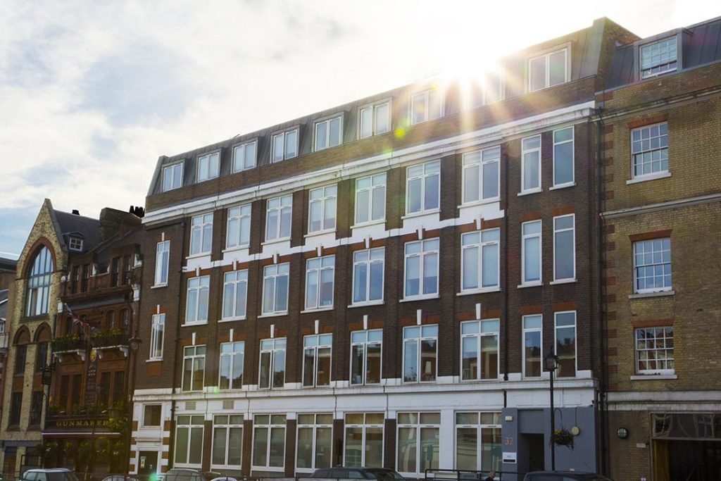 London school - OMNES Education